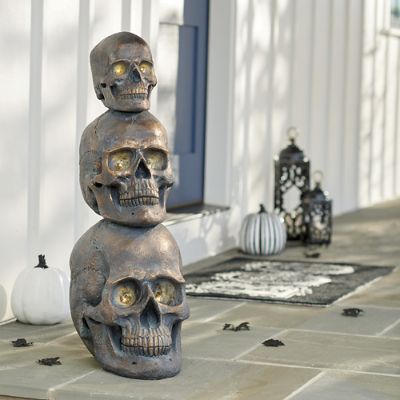 Pre-lit Stacked Skull Topiary | Grandin Road